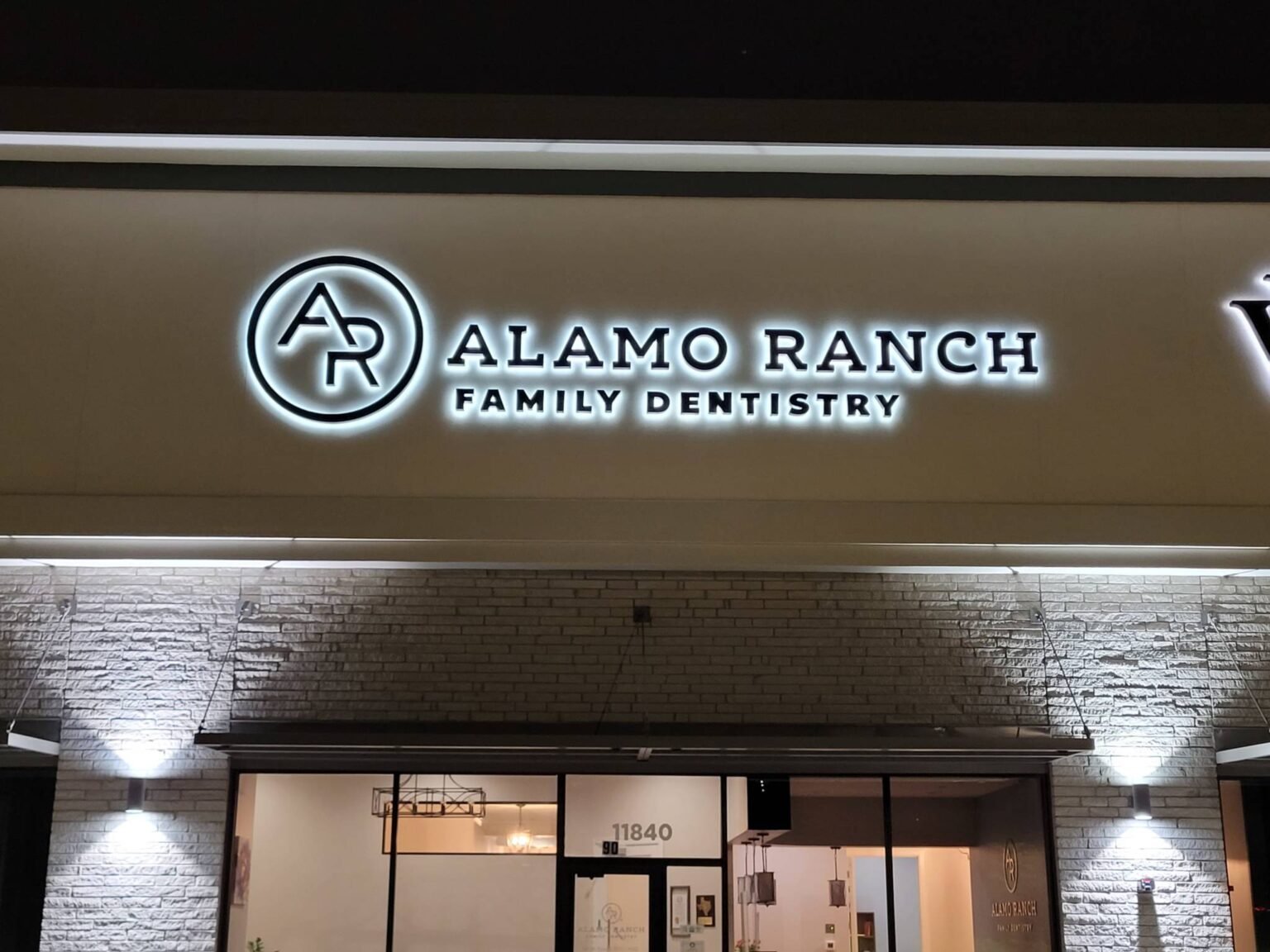 7 Top Signs It's Time to Update Your Business Sign - Custom signs ...